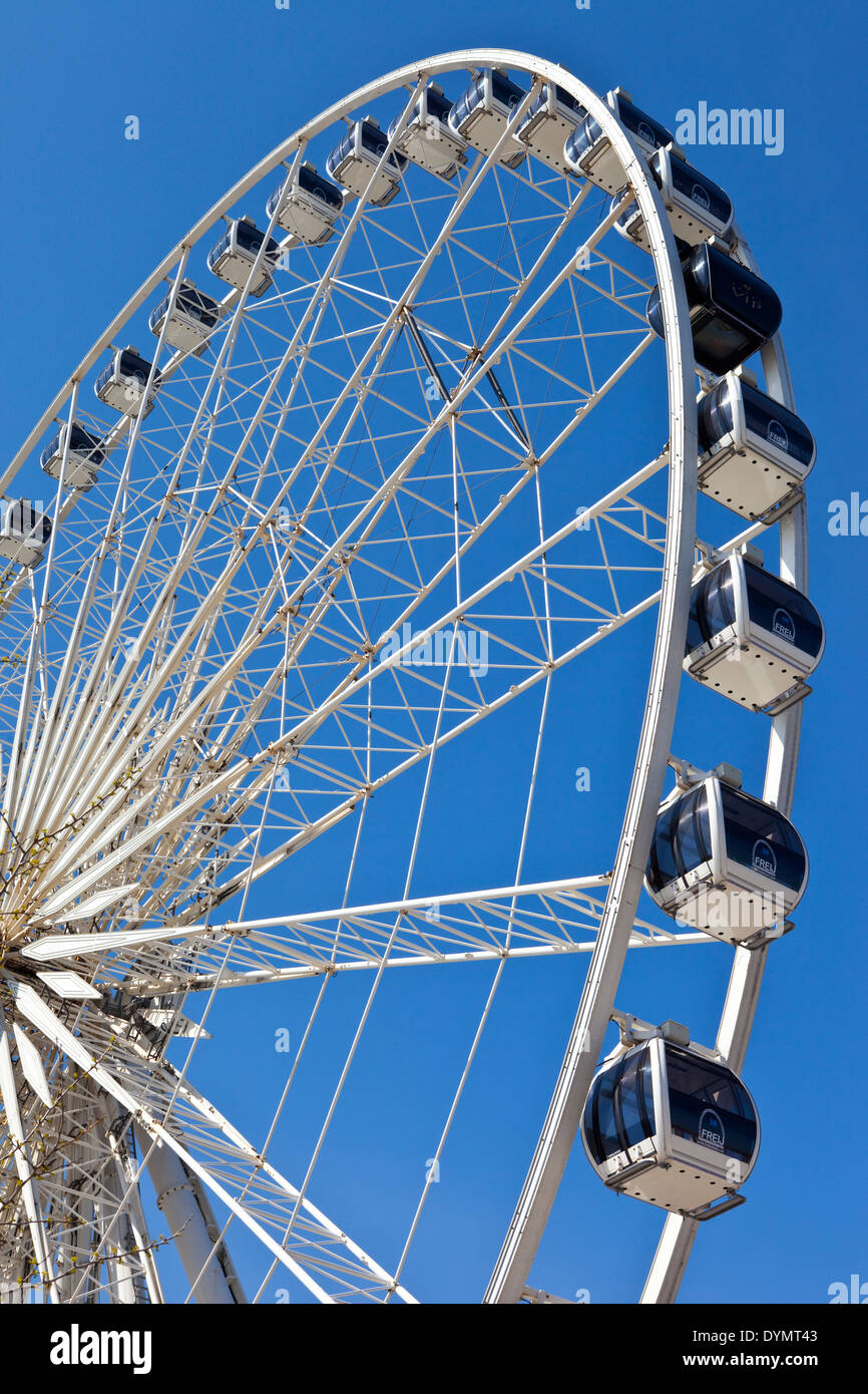 The magnificent Ferris Wheel of Liverpool Stock Photo - Alamy