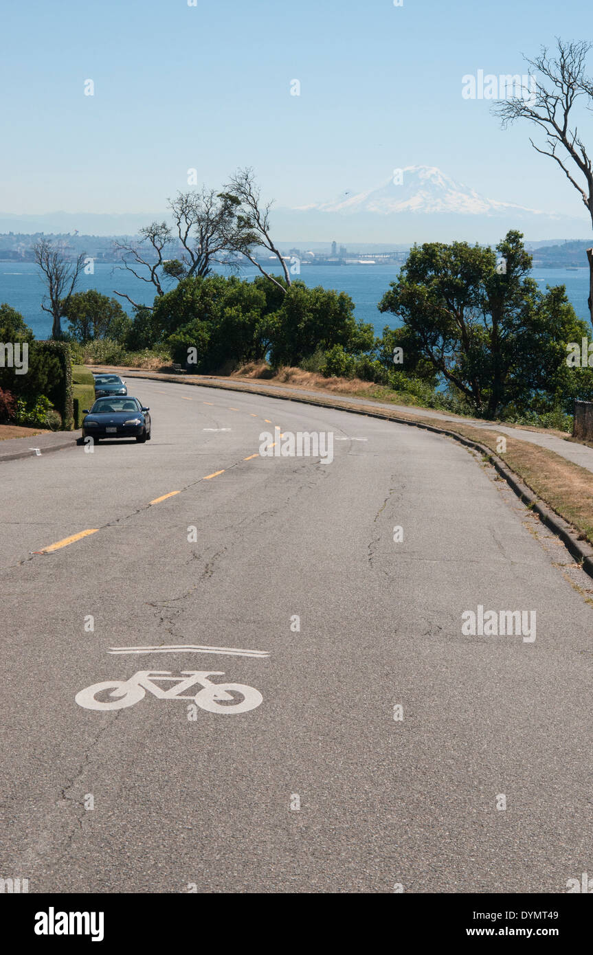 bikes sharing road with traffic in the Briarcliff area of Seattle Stock ...