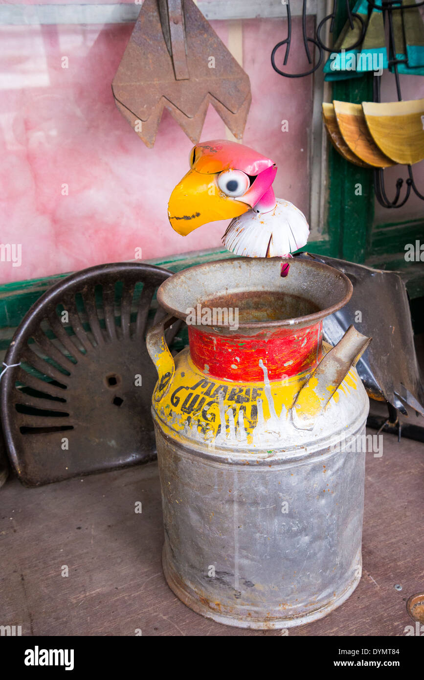 Tin bird hi-res stock photography and images - Alamy