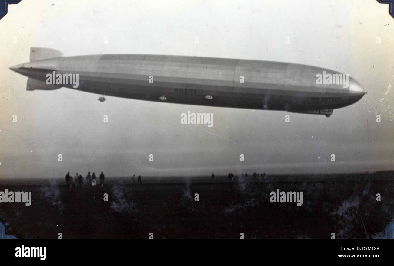 Giant airship hi-res stock photography and images - Alamy