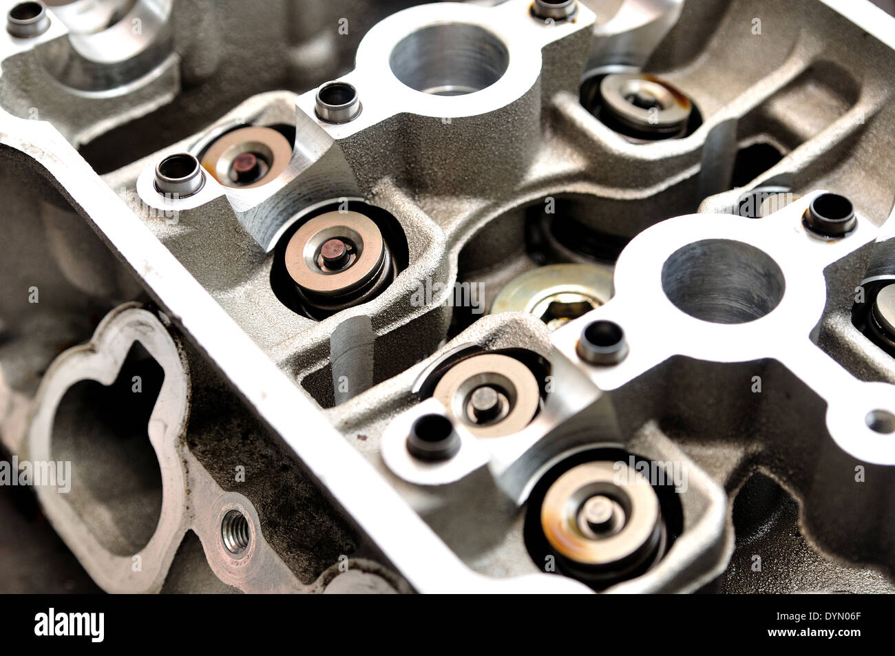 Cylinder head hi-res stock photography and images - Alamy