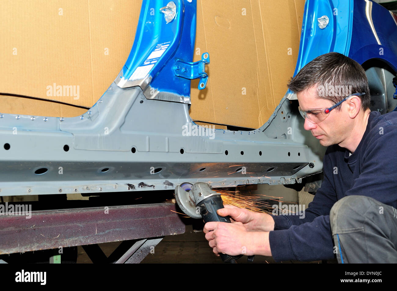 Proffesional worker grinding car body Stock Photo - Alamy