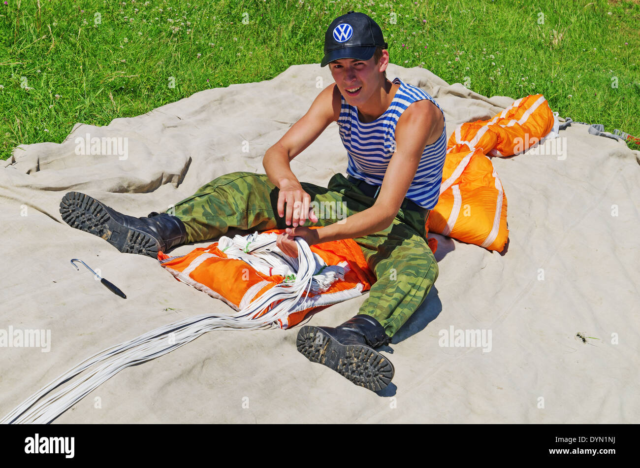 One day with parachutist in airfield. Parachute packing Stock Photo - Alamy