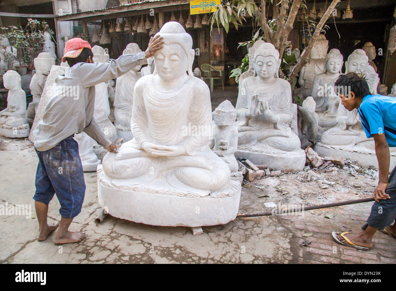 Moving buddha hi-res stock photography and images - Alamy