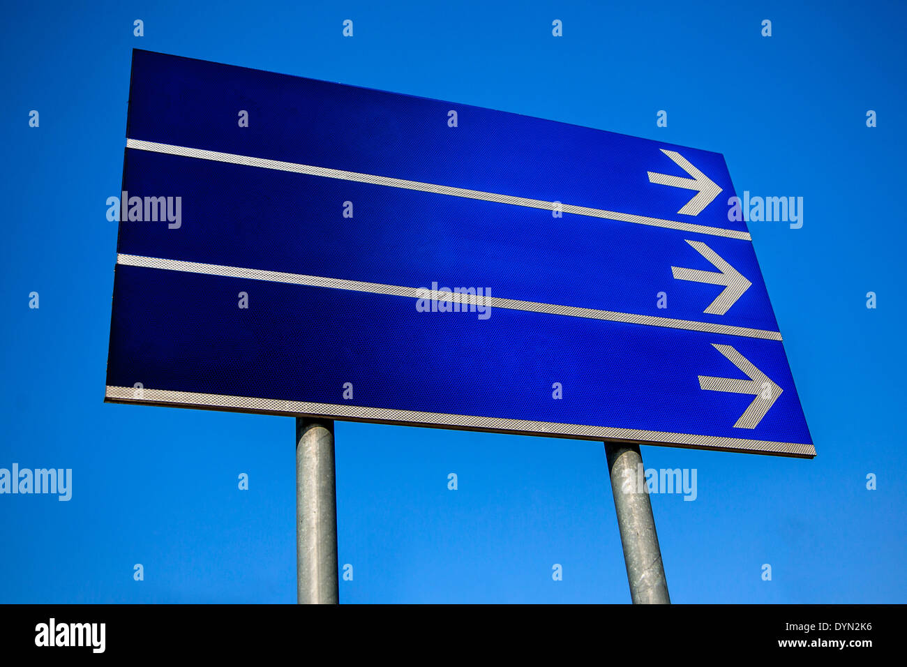 Destination sign pole hi-res stock photography and images - Alamy