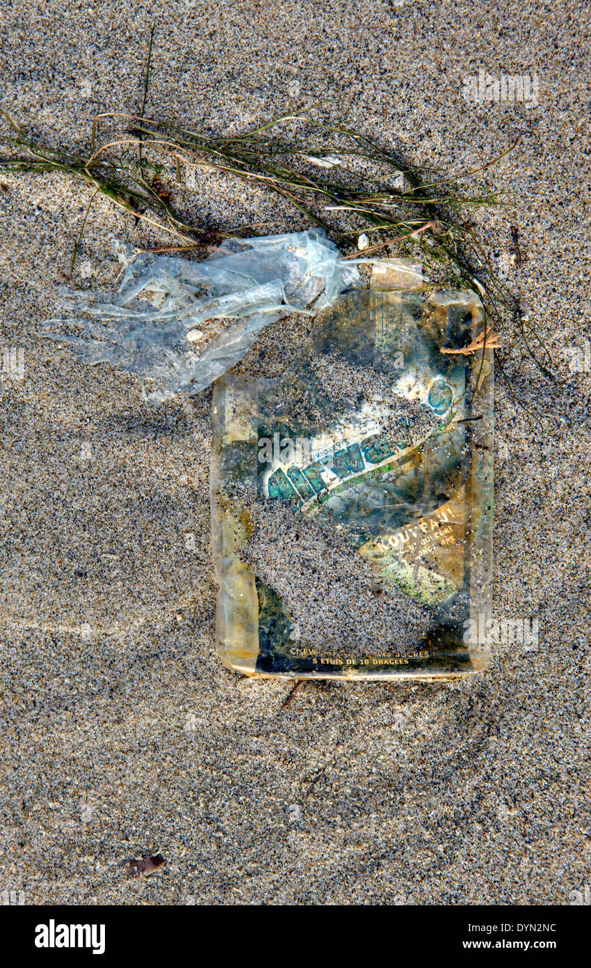 Coastline pollution hi-res stock photography and images - Alamy