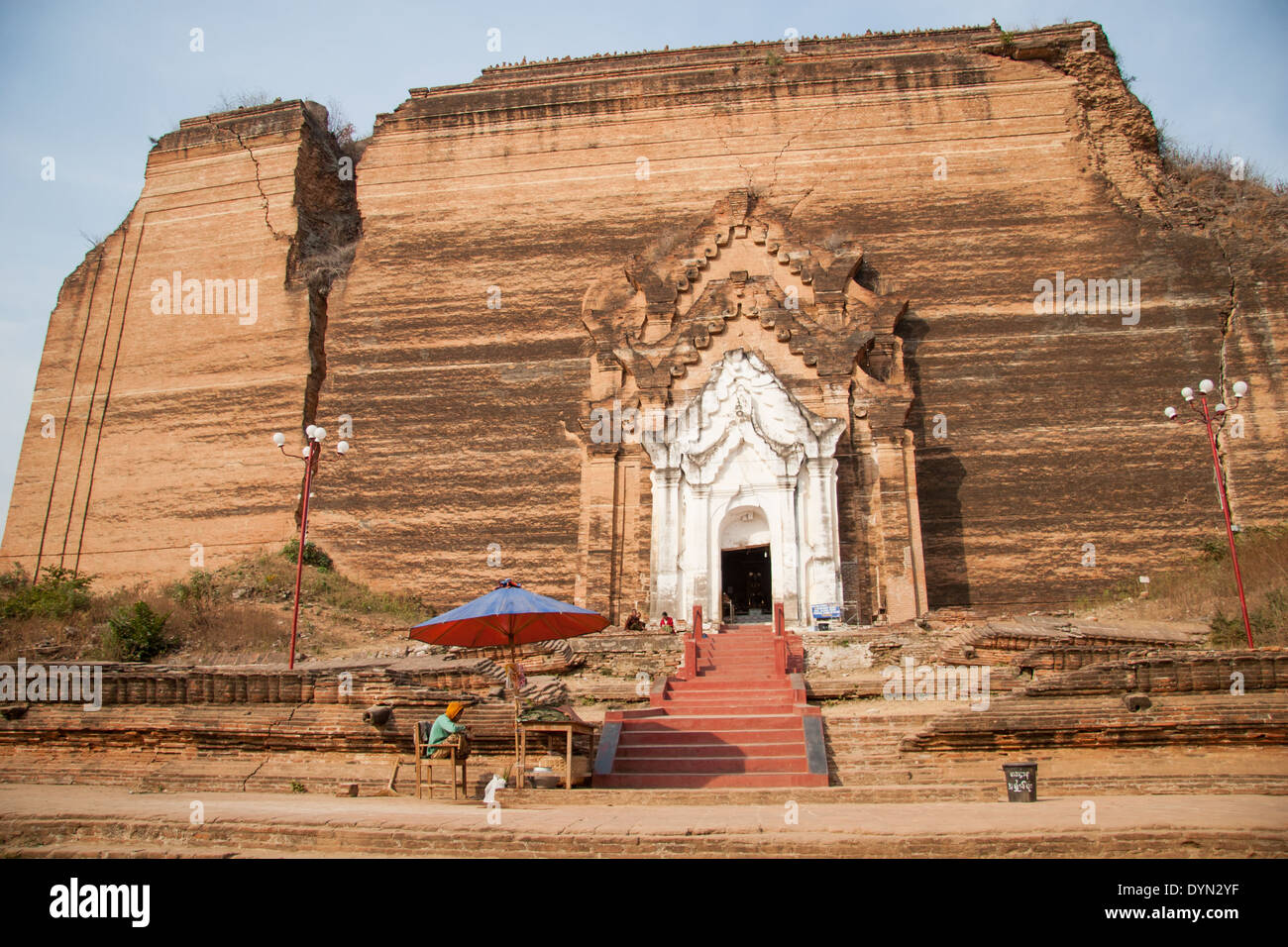 Mingun architecture hi-res stock photography and images - Alamy