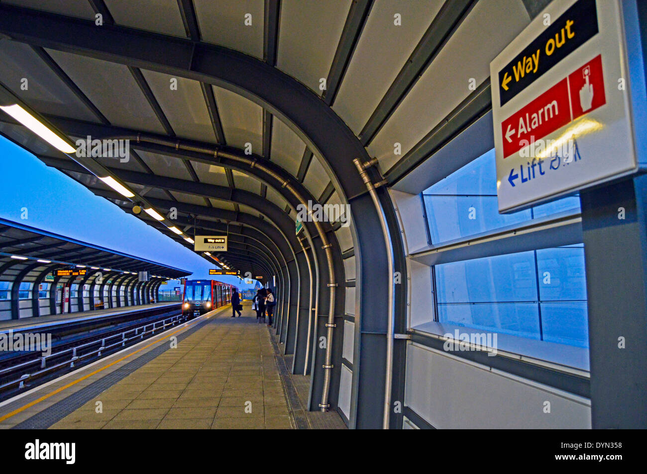 Pontoon Dock Docklands Light Railway (DLR) Station, Silvertown Quays ...