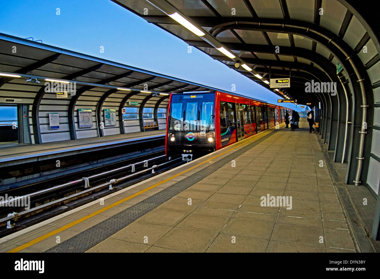 Pontoon Dock Docklands Light Railway (DLR) Station, Silvertown Quays ...