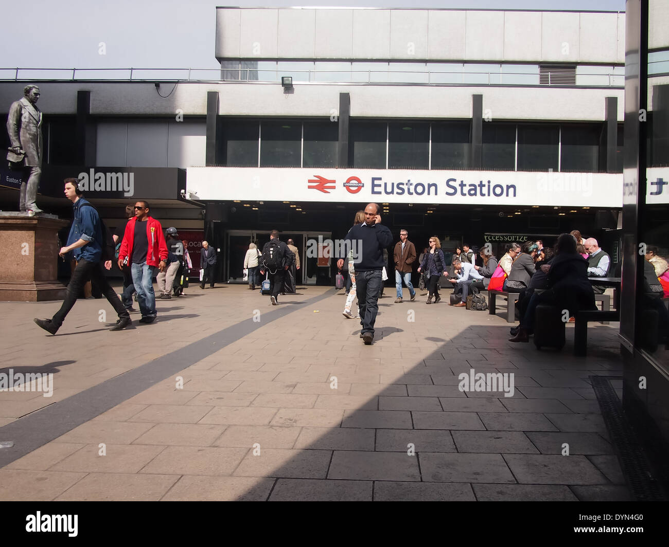 Euston station exterior uk hi-res stock photography and images - Alamy