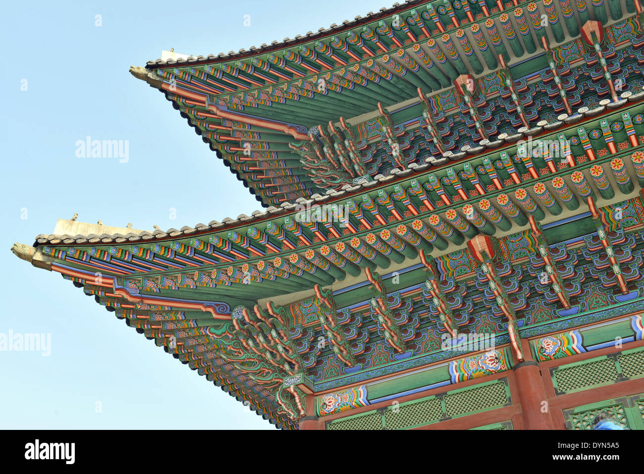 Traditional Korean architecture on temple, Seoul Korea Stock Photo - Alamy