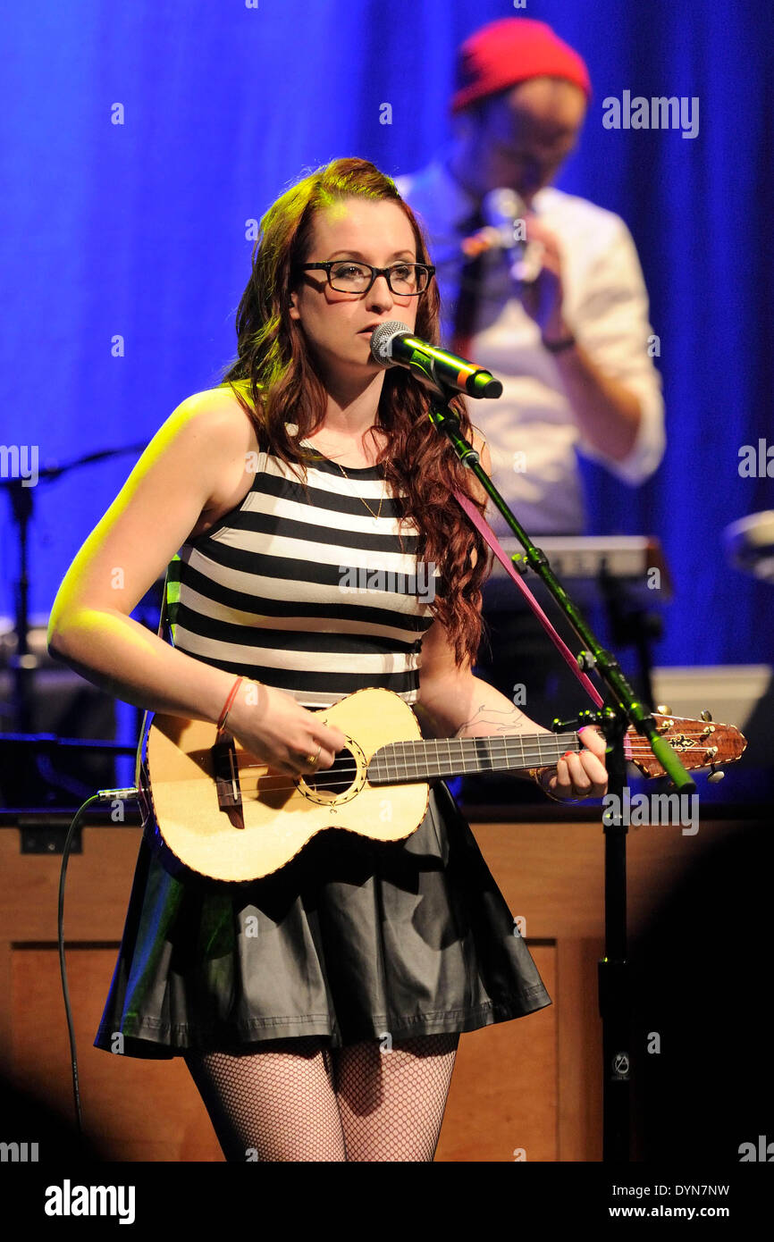 American indie pop hi-res stock photography and images - Alamy