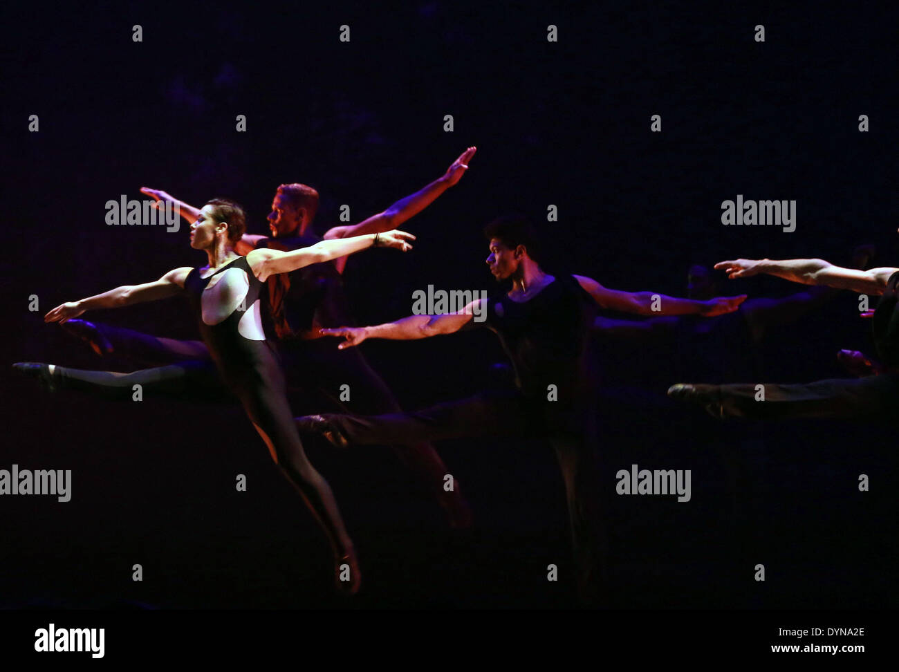 Dancers the old opera house hi-res stock photography and images - Alamy