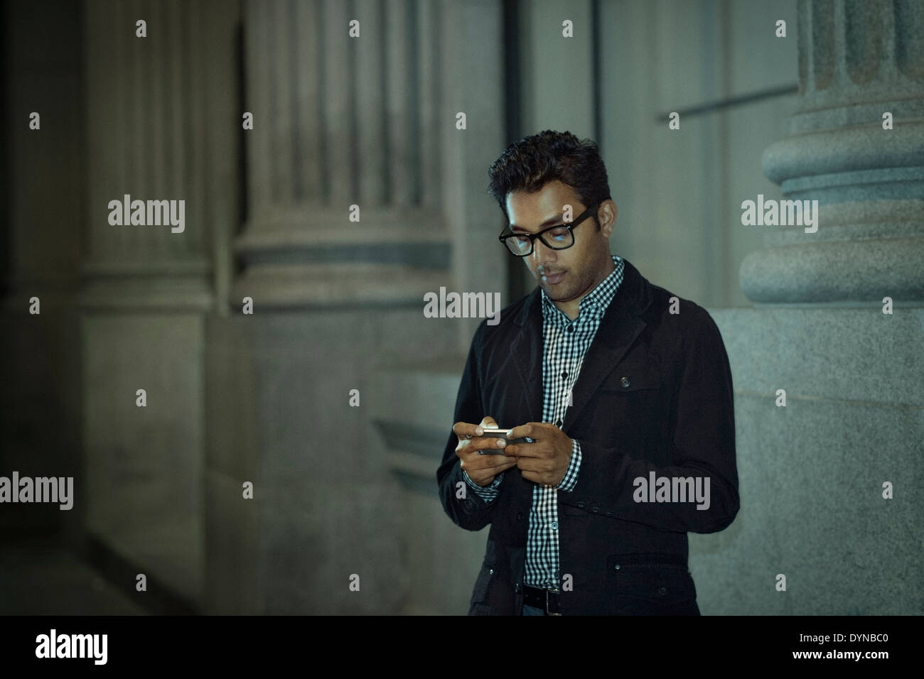 Man 30s street hi-res stock photography and images - Alamy