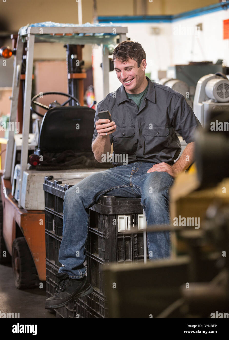 Warehouse worker phone hi-res stock photography and images - Alamy