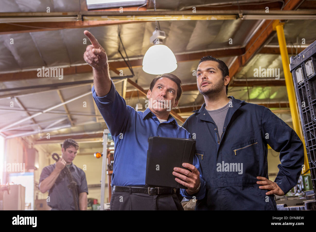 Worker and manager talking in warehouse Stock Photo - Alamy