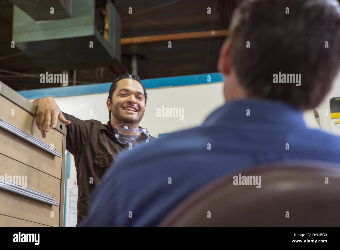 Worker and manager talking in warehouse Stock Photo - Alamy