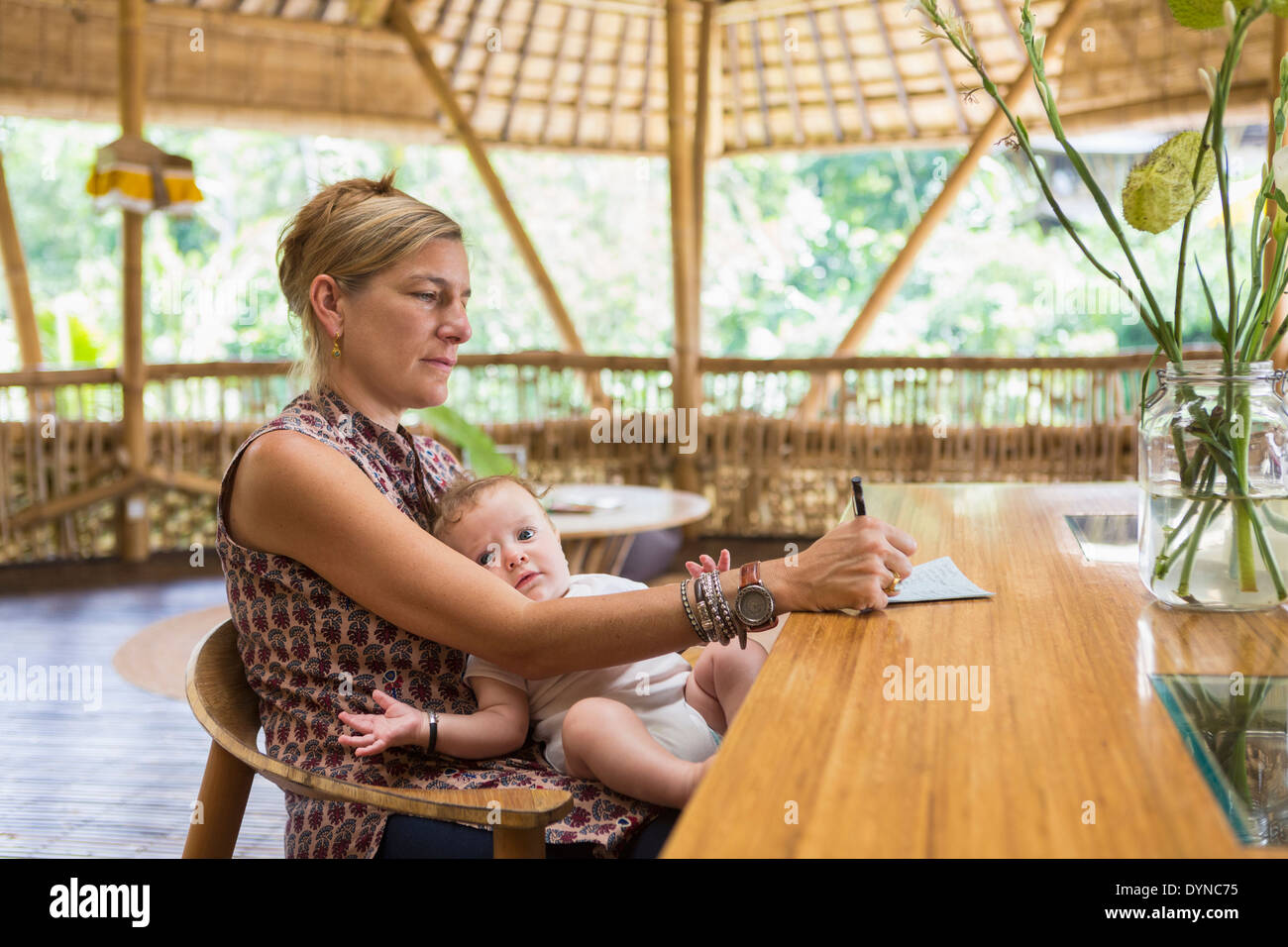 Writing table hi-res stock photography and images - Alamy