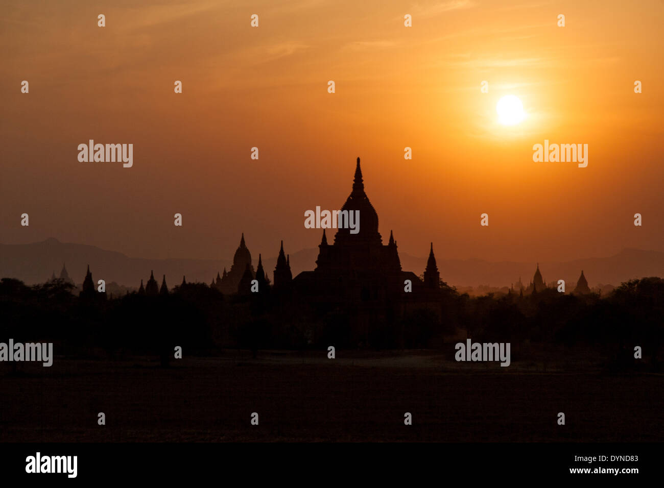 Dusk sunset myanmar hi-res stock photography and images - Alamy