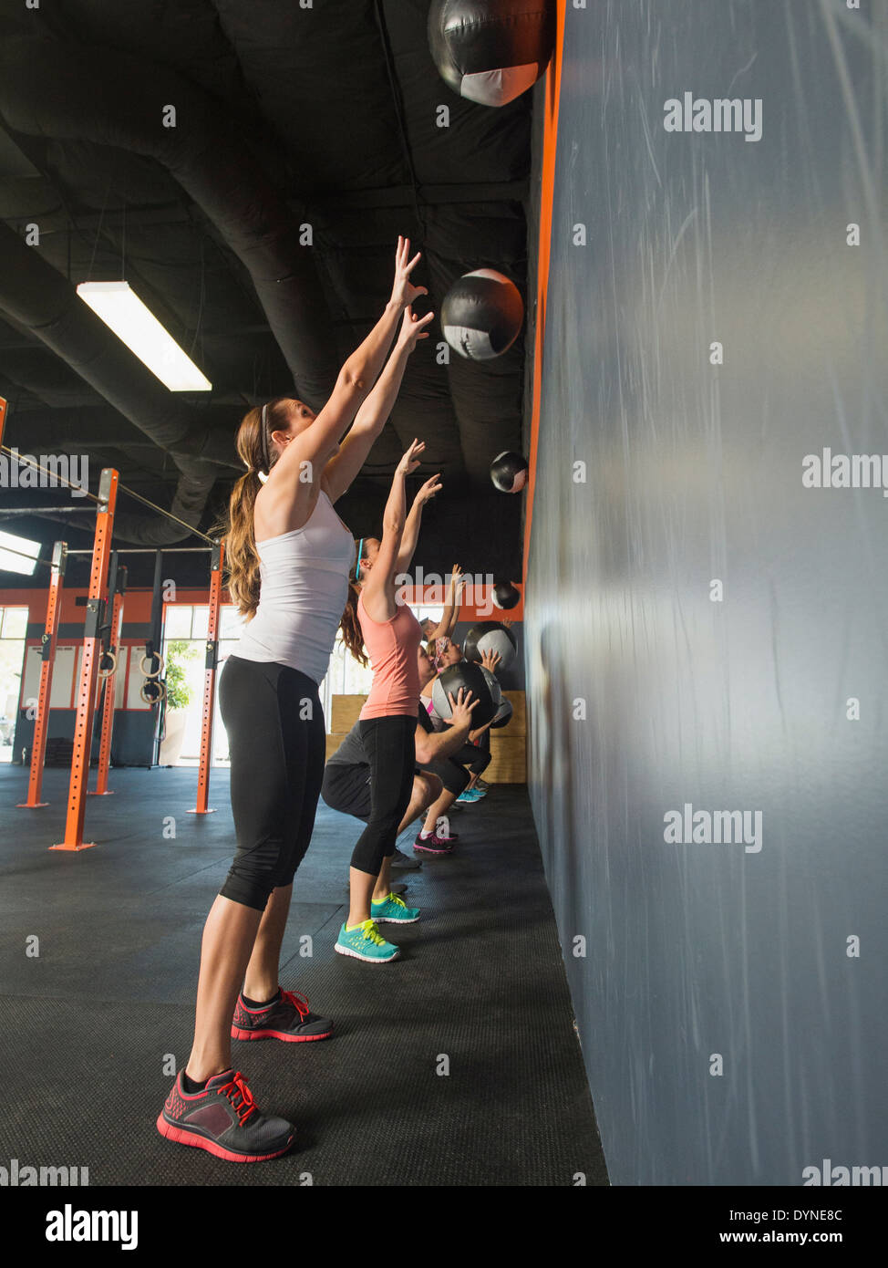 People training together in gym Stock Photo - Alamy
