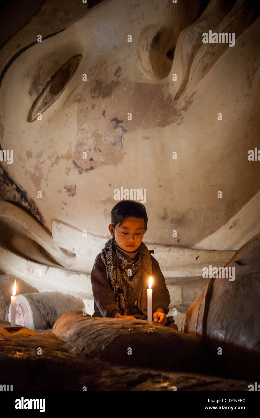 child praying in a temple Yangon Myanmar Burma Stock Photo - Alamy