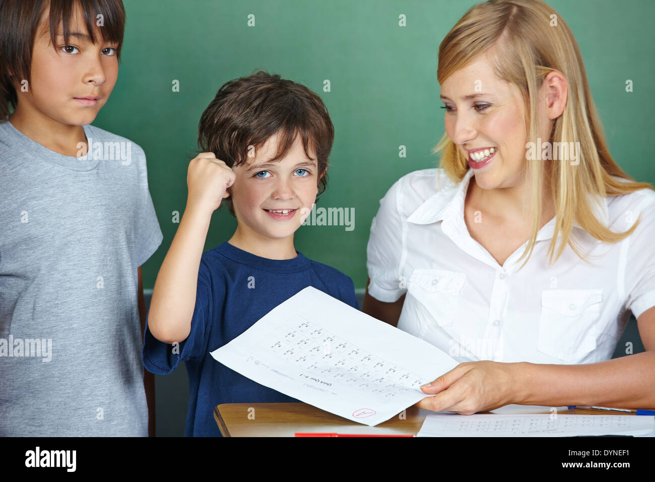 Grade school children in class hi-res stock photography and images - Alamy