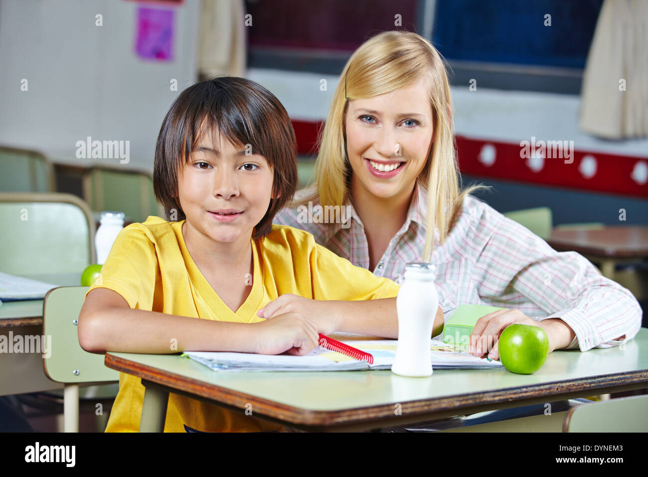 Teacher coaching Japanese student in elementary school Stock Photo - Alamy
