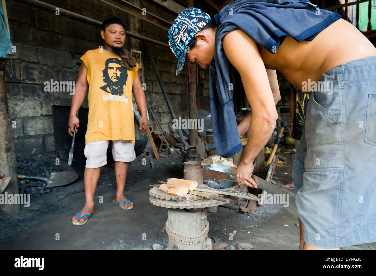 Blacksmiths at work in Puerto Princesa, Palawan, Philippines Stock Photo - Alamy