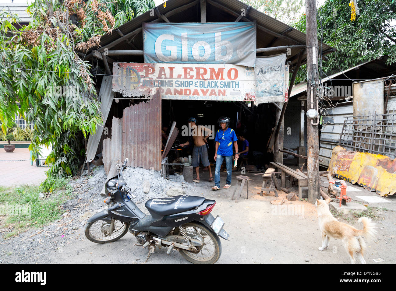 Welding Shop in Puerto Princesa, Palawan, Philippines Stock Photo - Alamy