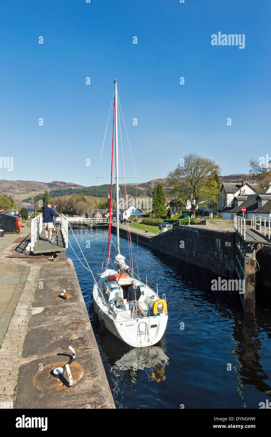 Caledonian canal fort augustus loch ness locks hi-res stock photography ...