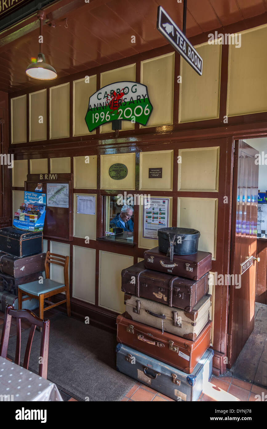 Carrog Station on the Llangollen Railway. The ticket office Stock Photo ...