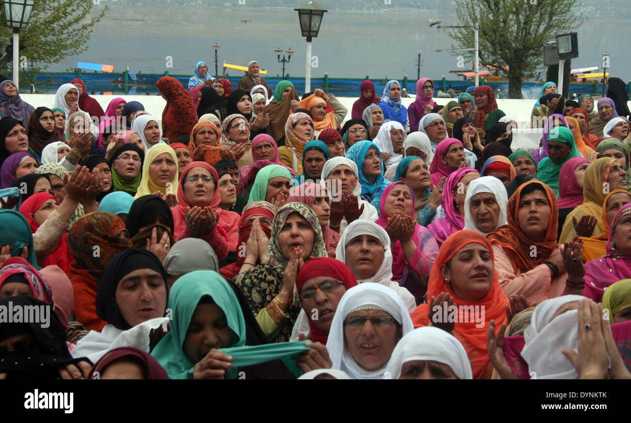 Group of devotees hi-res stock photography and images - Alamy