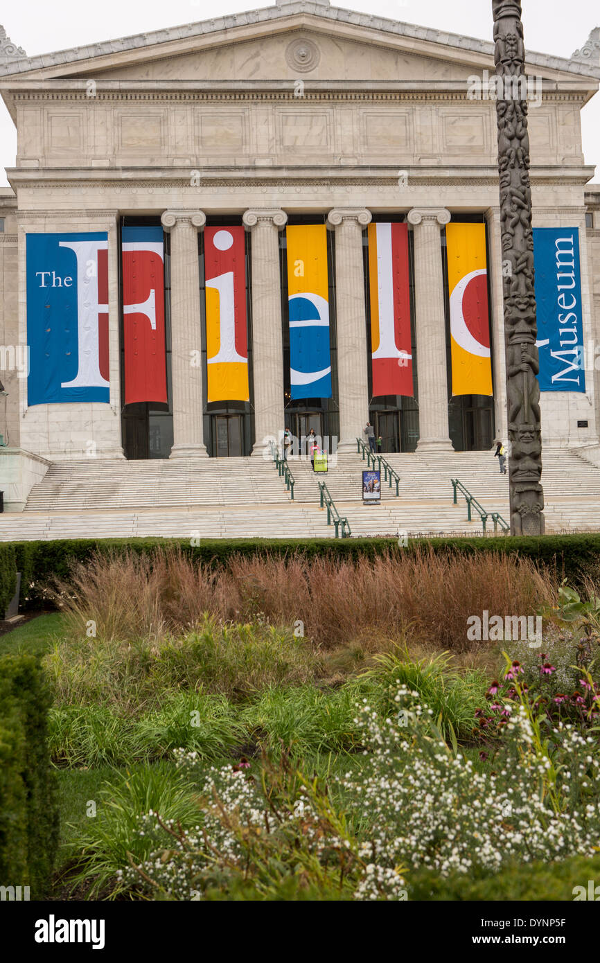 Field Museum of Natural History north entrance along Lake Michigan in ...