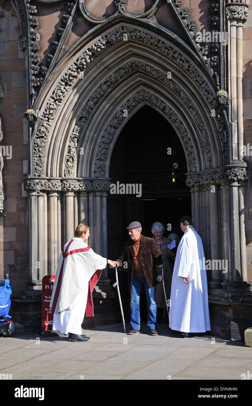 Clergyman hi-res stock photography and images - Alamy