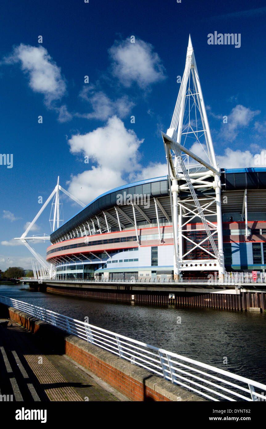 River taff embankment hi-res stock photography and images - Alamy