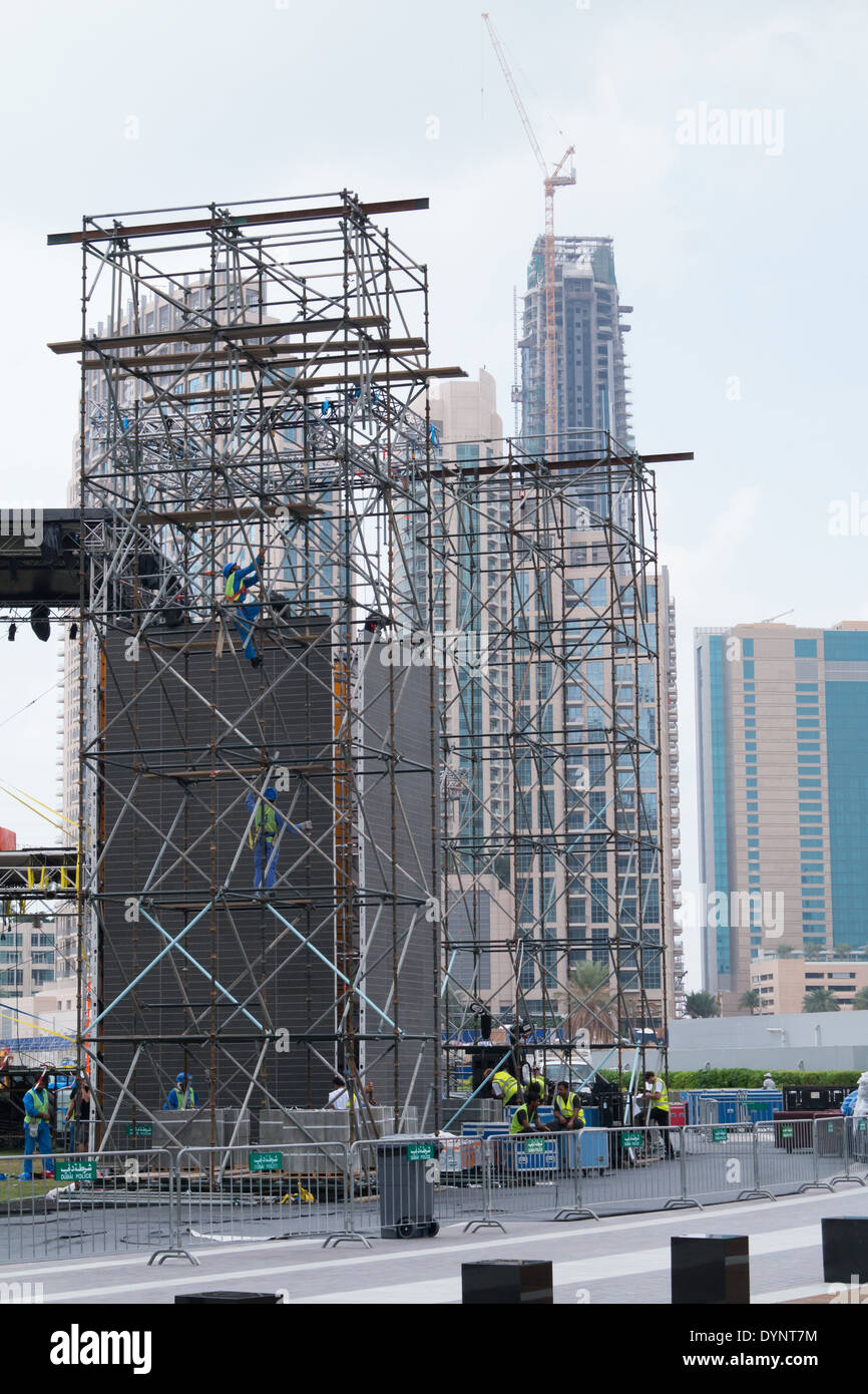 Scaffolding around building structure Stock Photo - Alamy