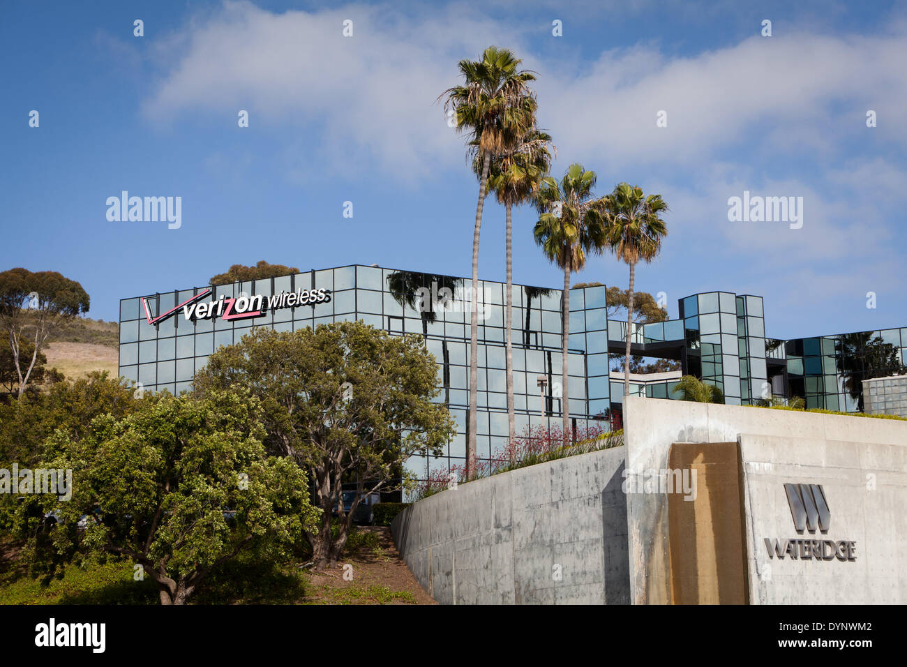 Verizon corporate logo hi-res stock photography and images - Alamy