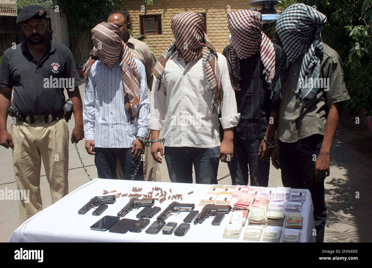 Bank robbers hi-res stock photography and images - Alamy
