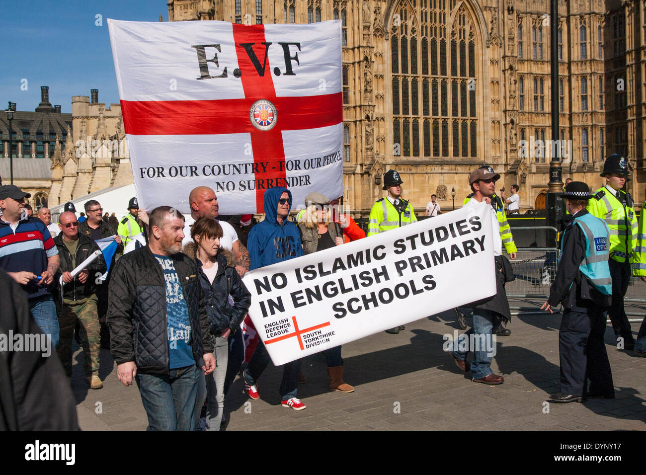 British national edl anti fascists hi-res stock photography and images ...