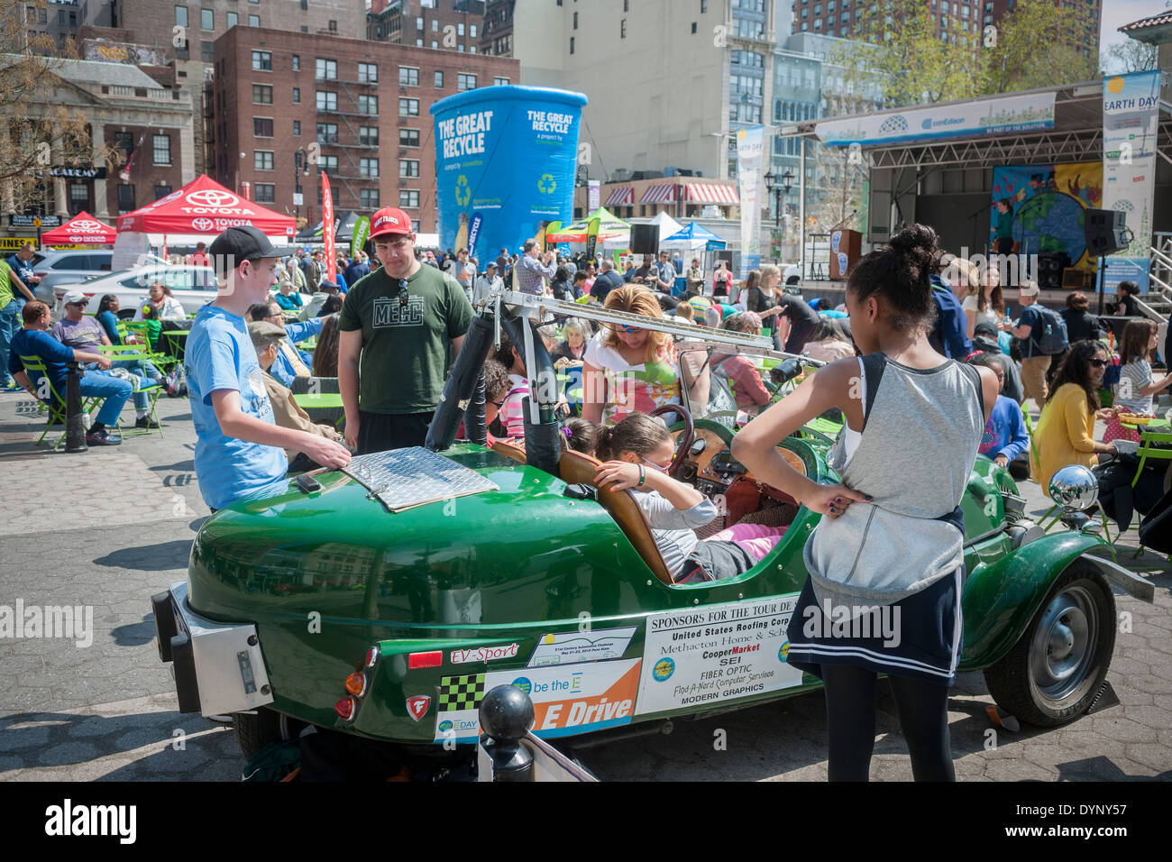 Visitors to Union Square in New York at the Earth Day New York fair ...