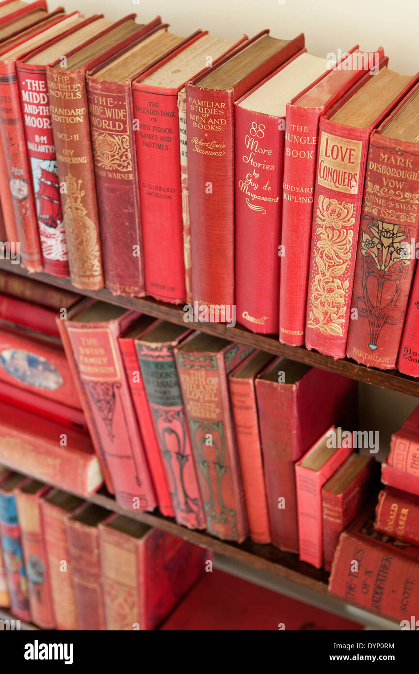 Vintage book spines hi-res stock photography and images - Alamy