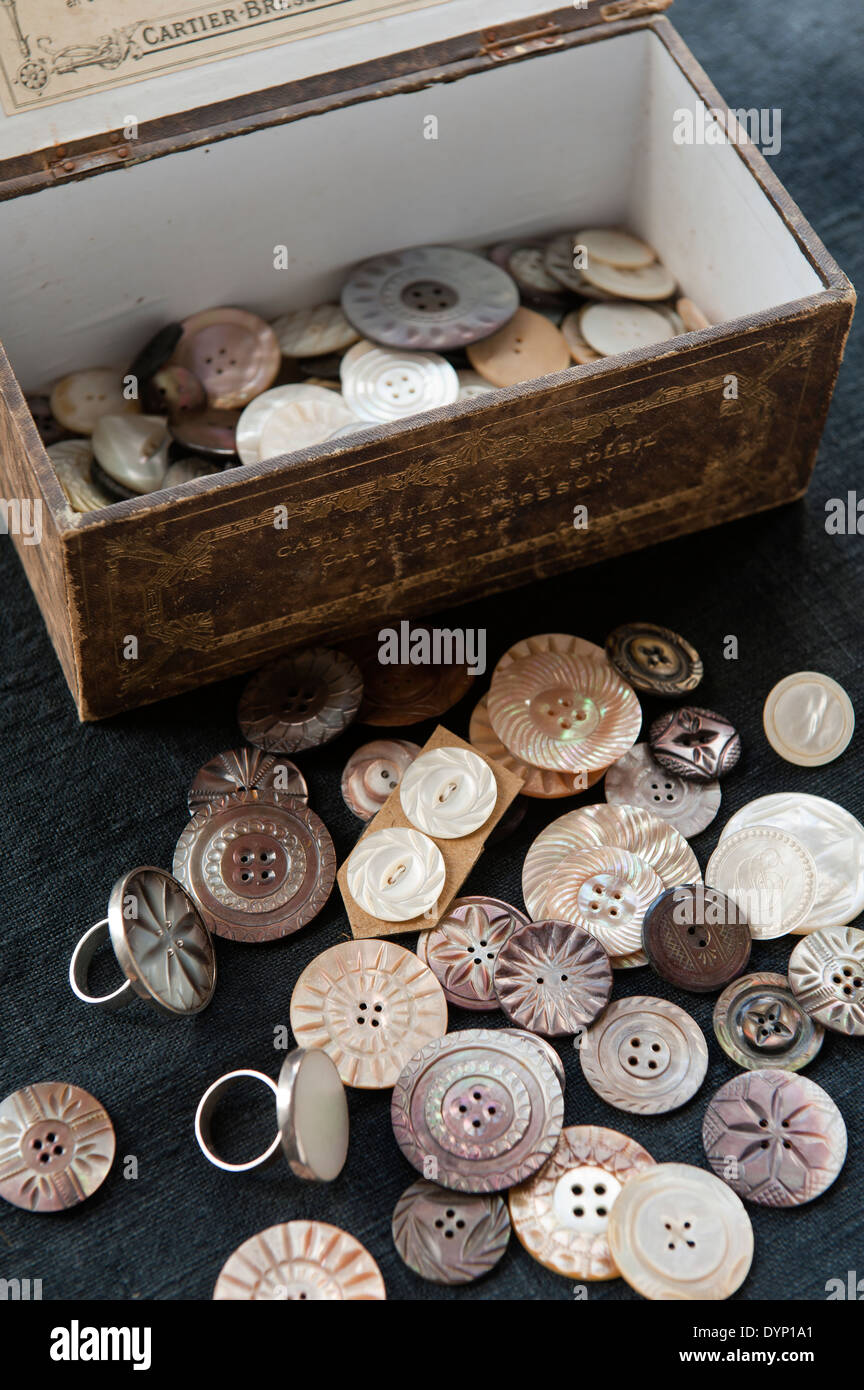 Shell crafts hi-res stock photography and images - Alamy
