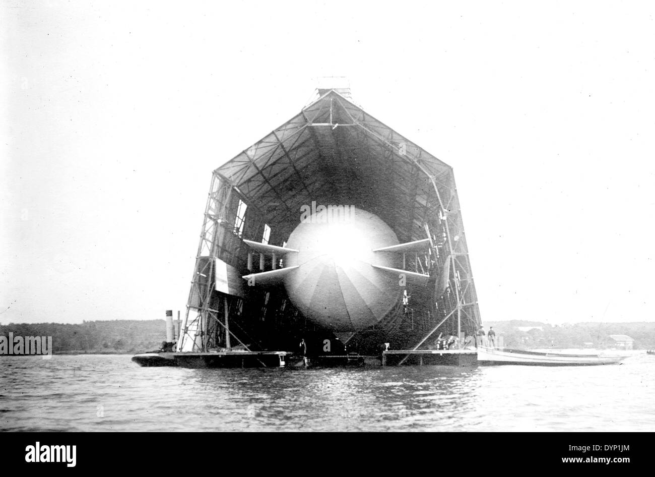 Zeppelin airship hi-res stock photography and images - Alamy