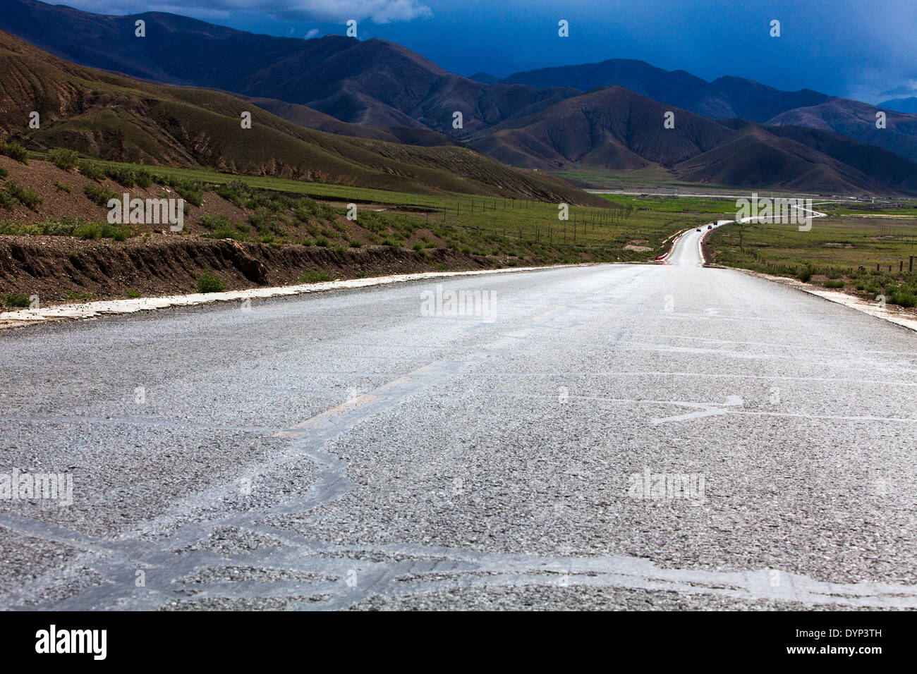 Road in Tibet, China Stock Photo - Alamy