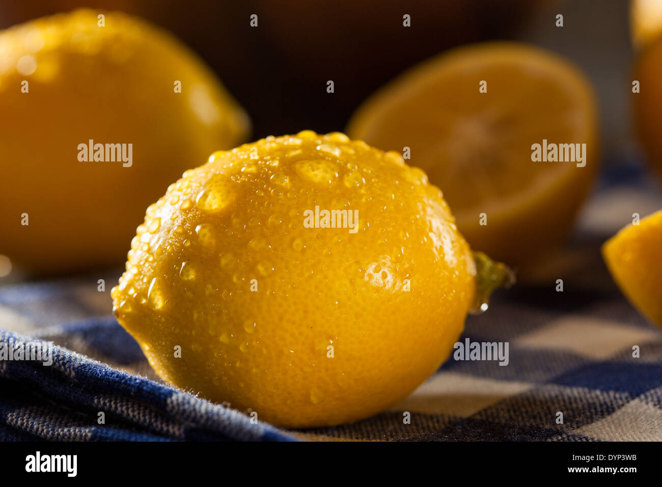 Yellow citrus hi-res stock photography and images - Alamy