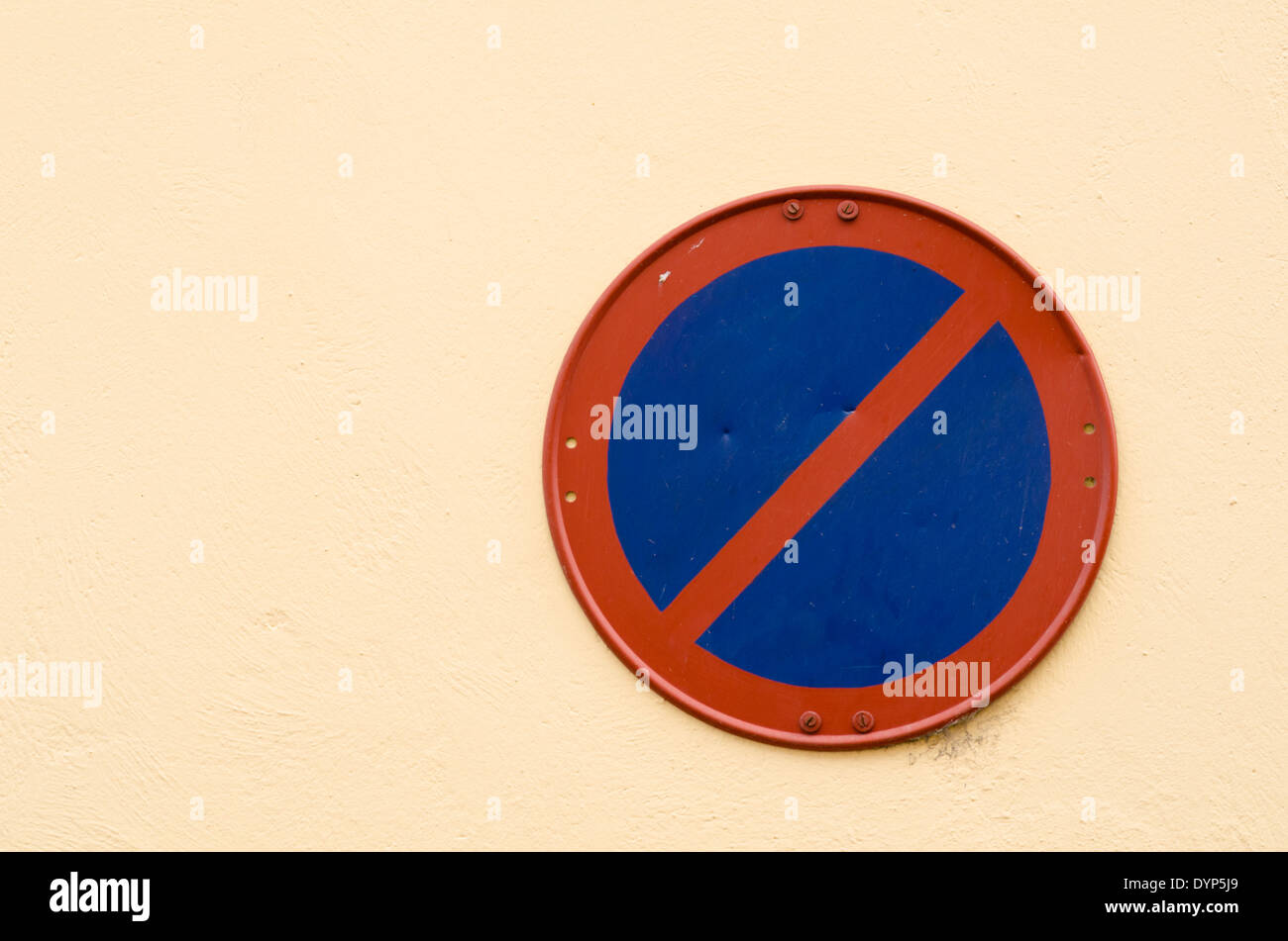 Old no parking sign on a concrete wall Stock Photo - Alamy