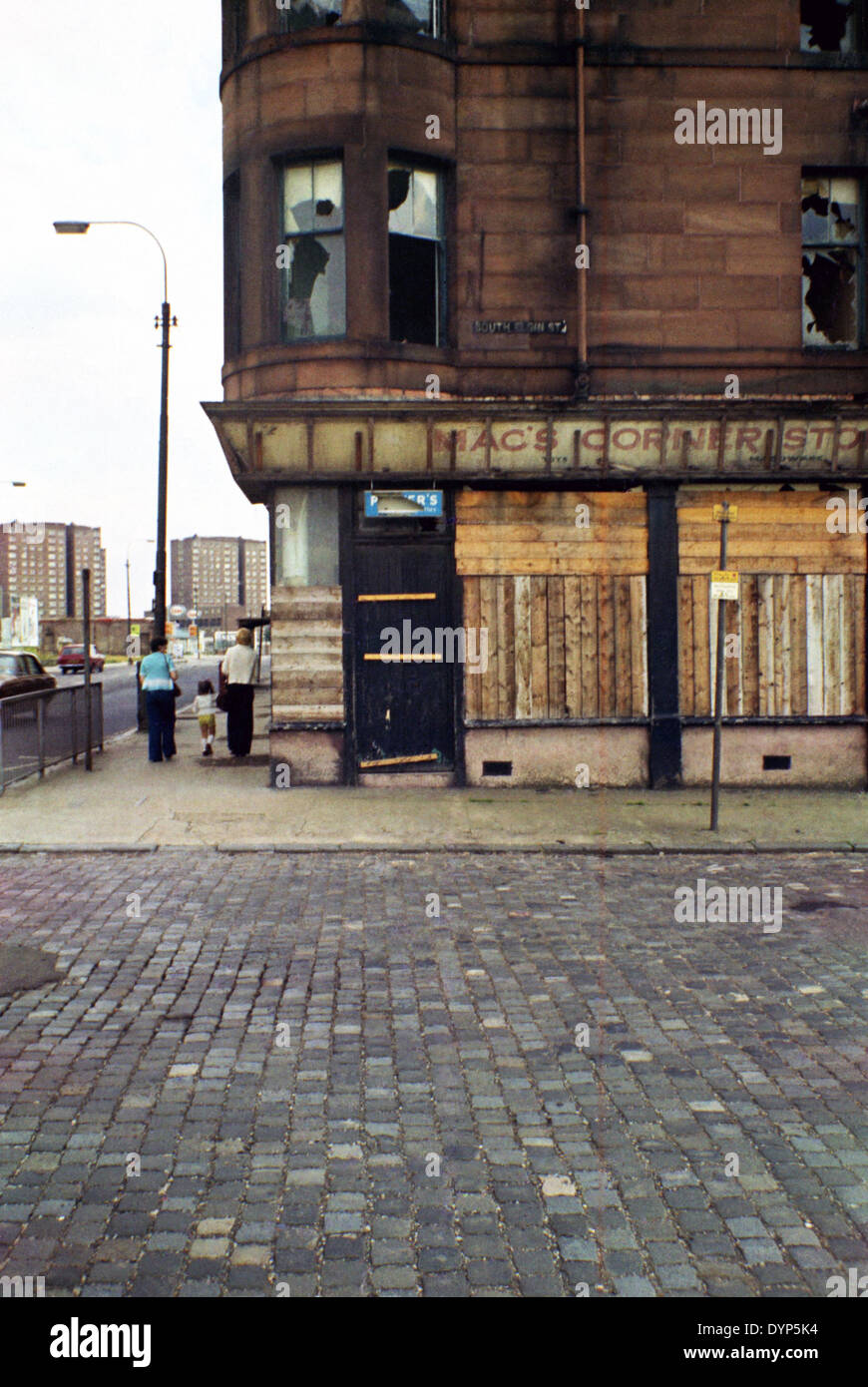 The corner of South Elgin Street in Clydebank. The famous Mac's Corner ...