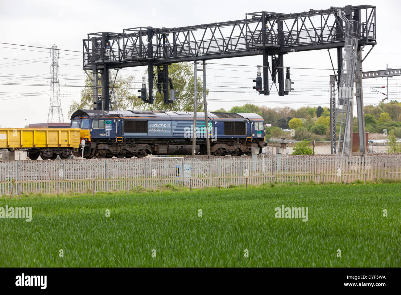 A Direct Rail Services freight train hauling Network Rail bogie ballast ...