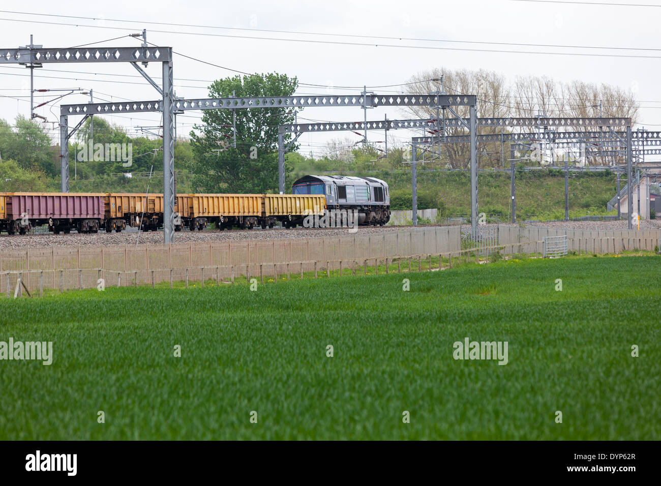 A Direct Rail Services freight train hauling Network Rail bogie ballast ...