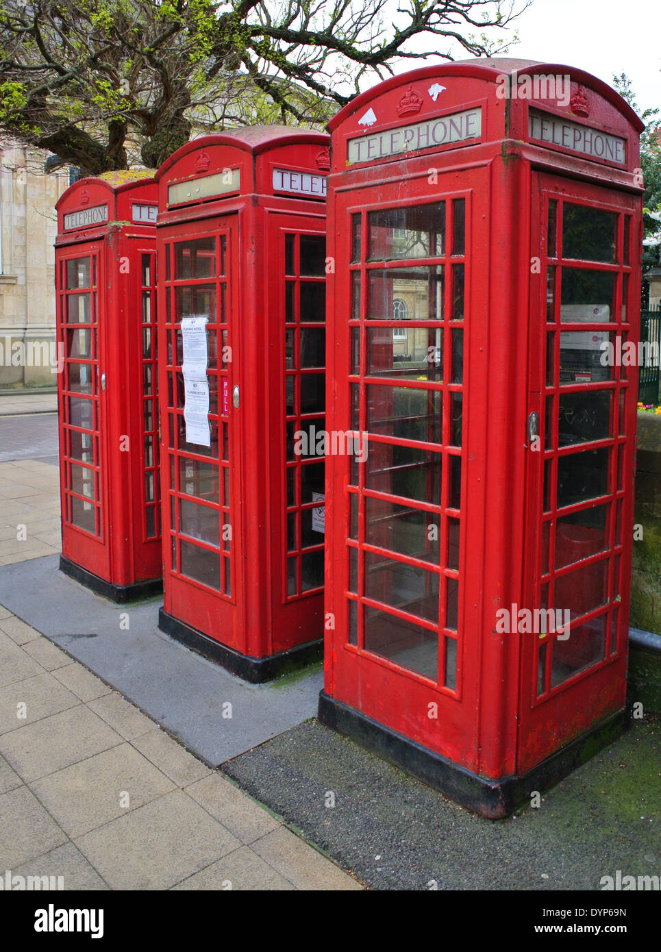 Red telephone boxs hi-res stock photography and images - Alamy